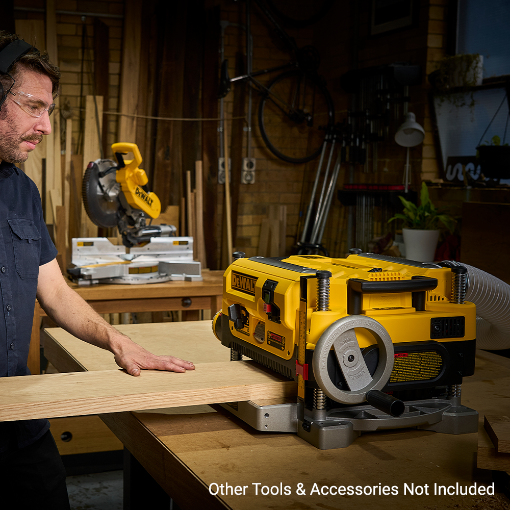 Dewalt 1800w 330mm thicknesser dw735xe store